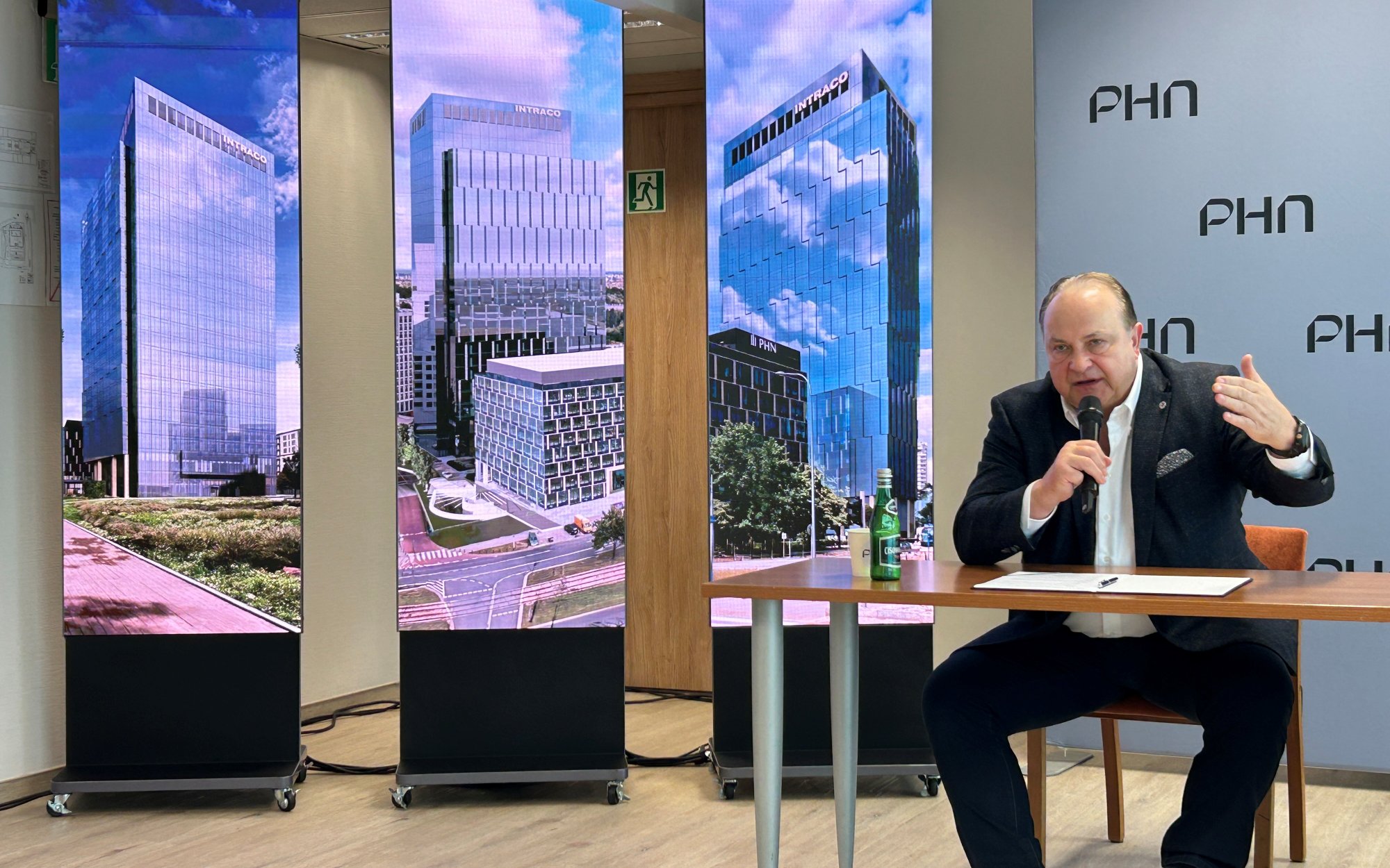 Ikoniczny biurowiec Intraco zniknie. W jego miejsce powstanie w ...