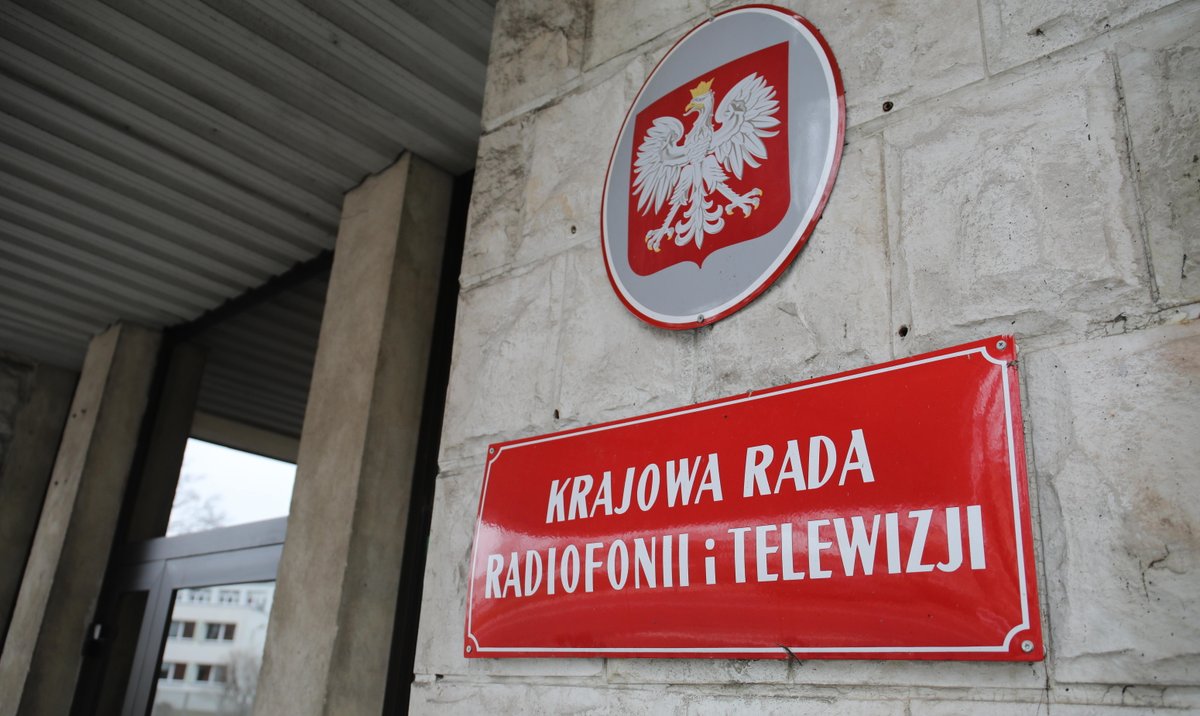 Homofobiczne wypowiedzi w Telewizji Trwam. Sąd: KRRiT nie może być ...