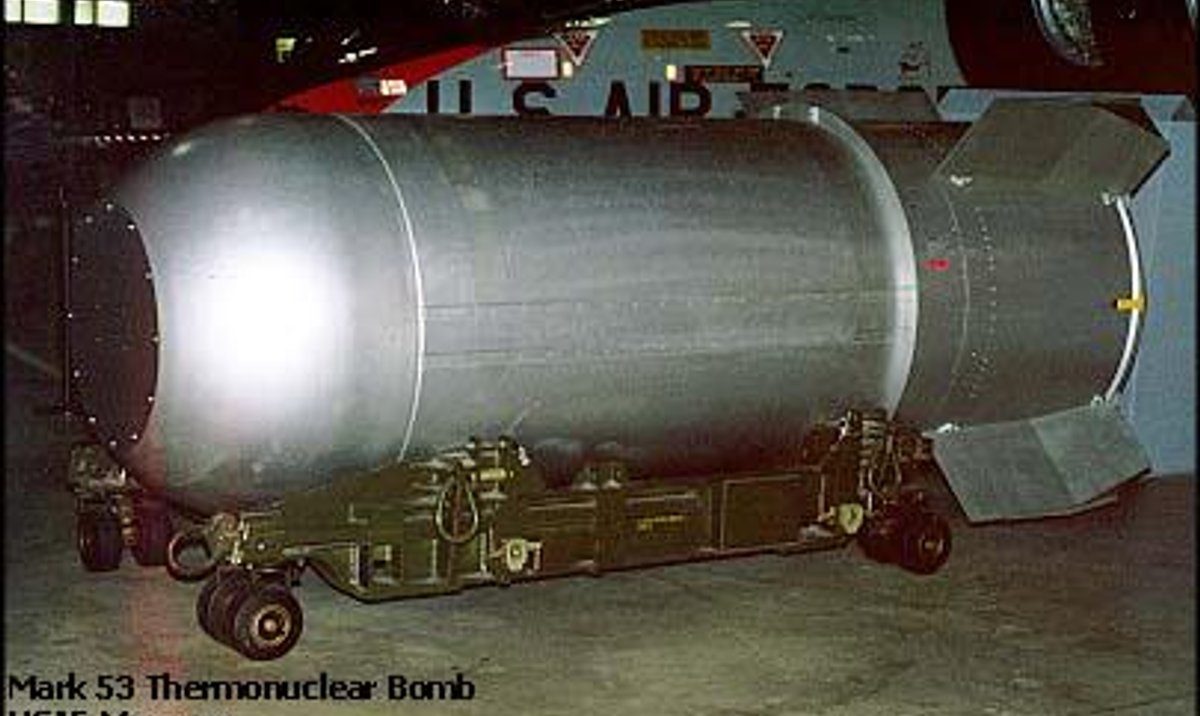 Rozbrojenie bomby atomowej B53 - rp.pl