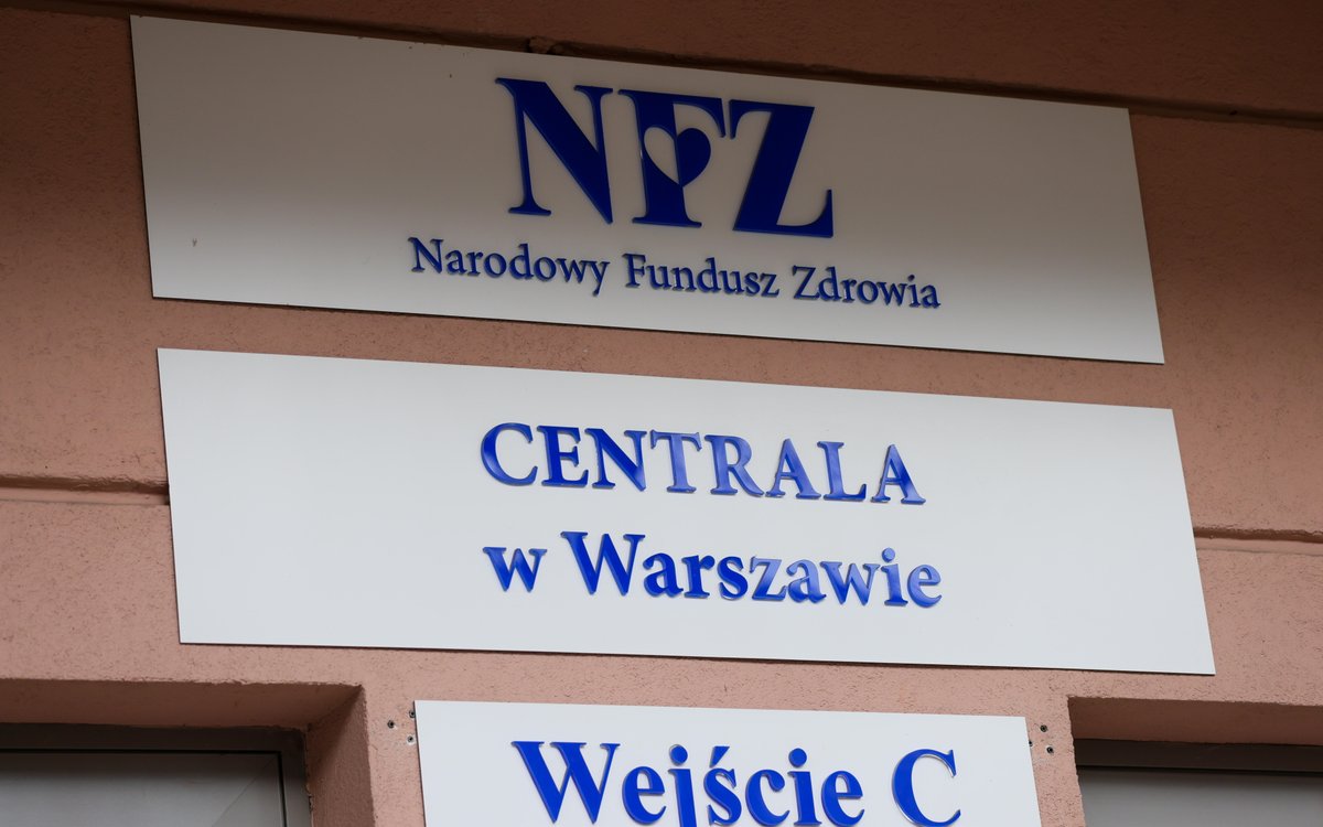 NFZ straci miliardy złotych na leczenie. W Sejmie przegłosowano ustawę rządu PiS - rp.pl