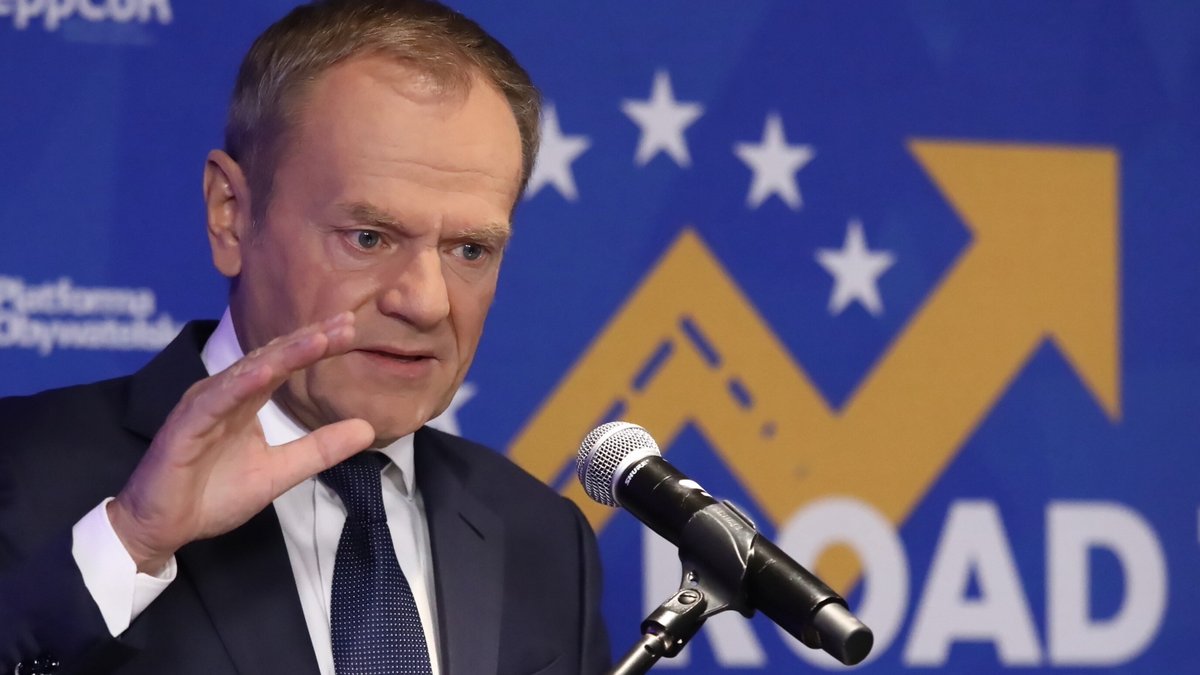 Donald Tusk odcina się od wypowiedzi Bronisława Komorowskiego - rp.pl
