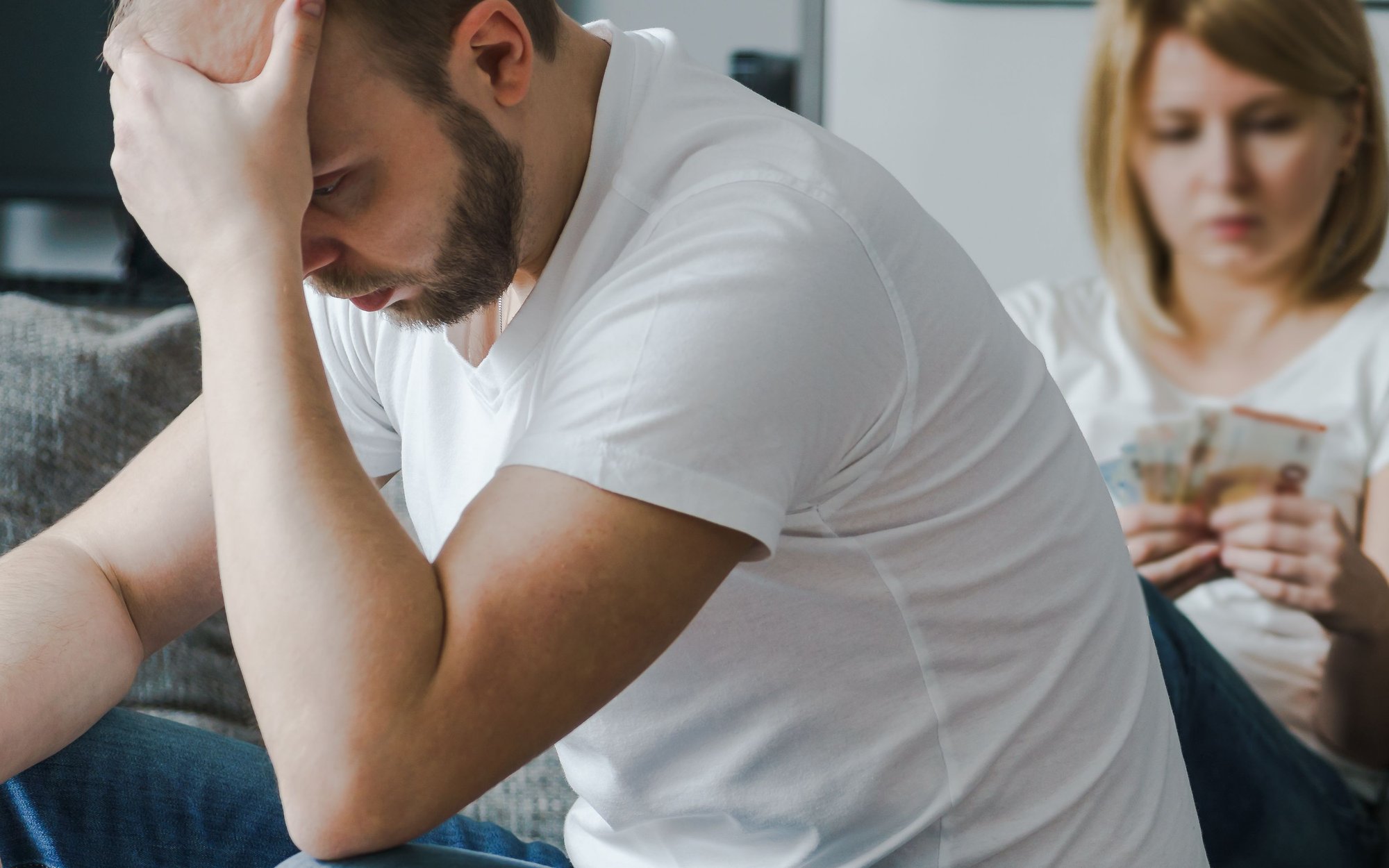 Żona zaciągała pożyczki na męża, bez jego wiedzy. Kto ma spłacić ...