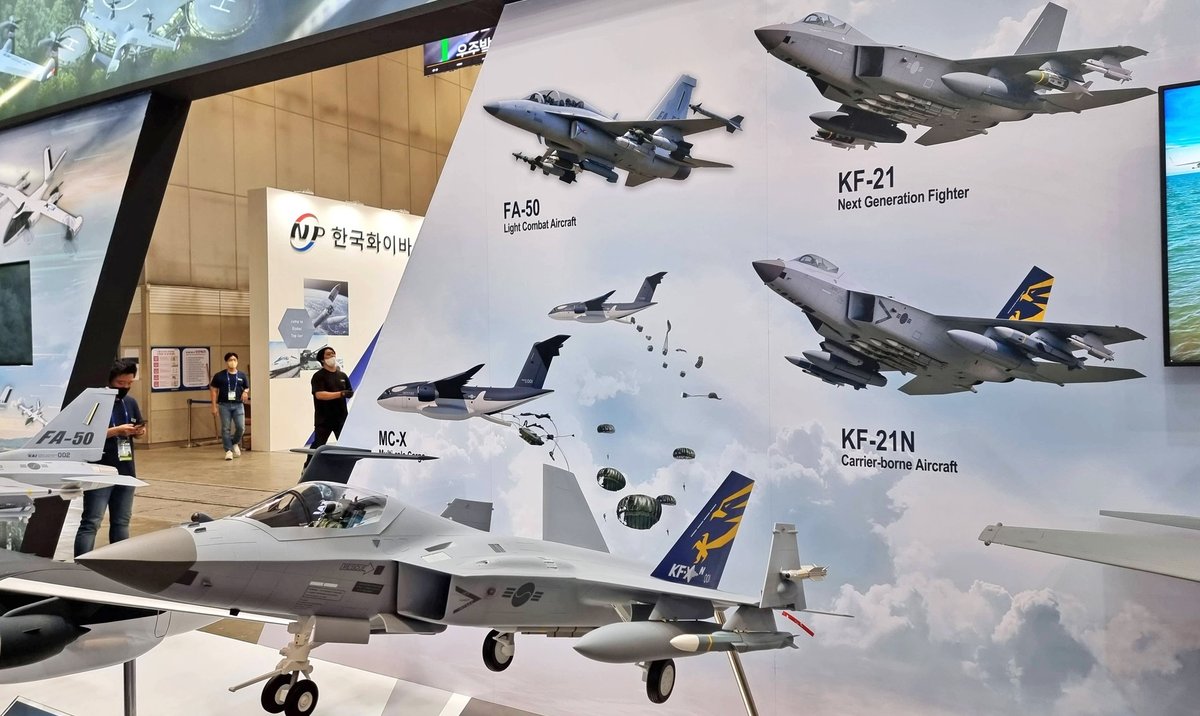 Propozycja myśliwca pokładowego KAI KF-21N na wystawie DX KOREA 2022 - rp.pl