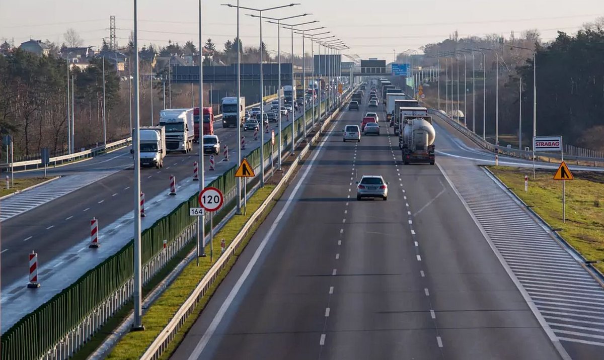 Odcinkowy pomiar prędkości na autostradzie A2 oficjalnie łapie za szybkich kierowców - rp.pl