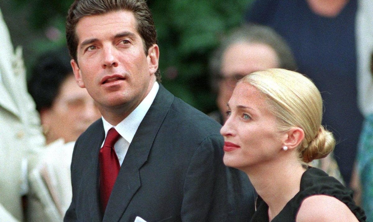 Carolyn Bessette-Kennedy. Na czym polegał jej znakomity styl? - rp.pl