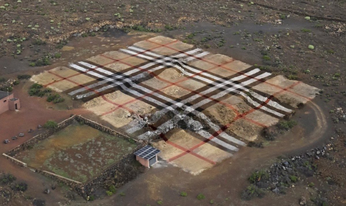 Logotyp na wulkanie. Nietypowa kampania reklamowa brytyjska marki ...