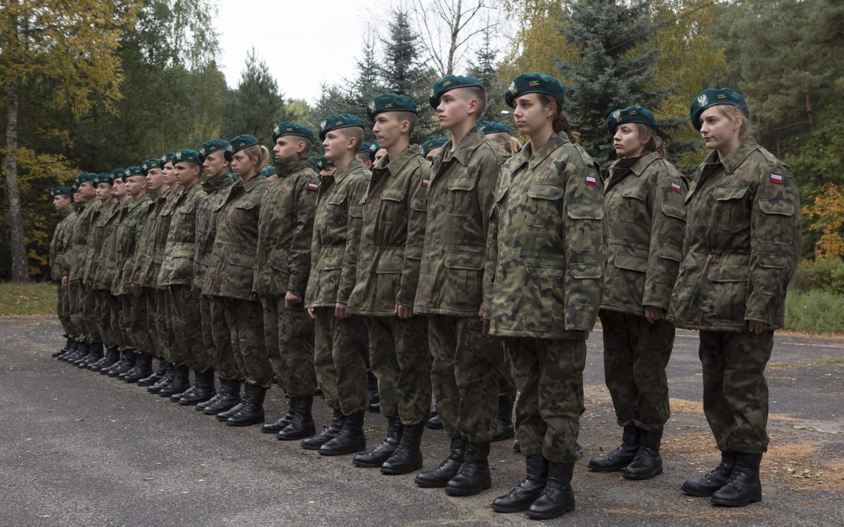 W przyszłym roku będzie więcej miejsc w klasach mundurowych. Dlaczego ... W przyszłym roku będzie więcej miejsc w klasach mundurowych. Dlaczego ...