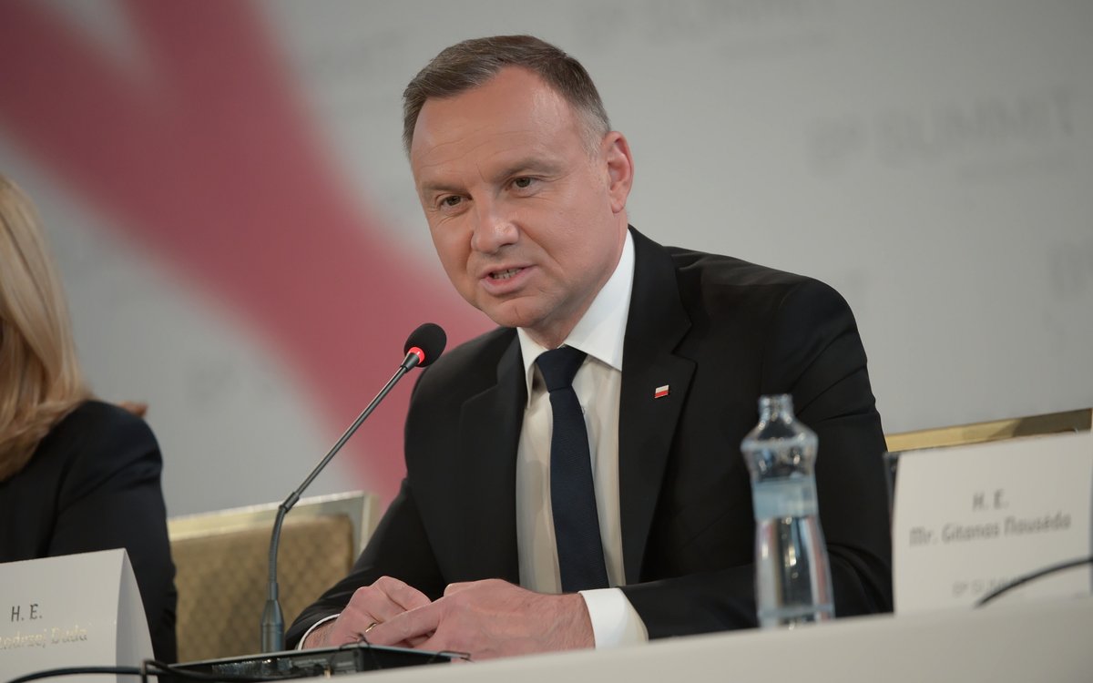 Sondaż: Podpis, a następnie złożenie nowelizacji ws. lex Tusk. Jak ...