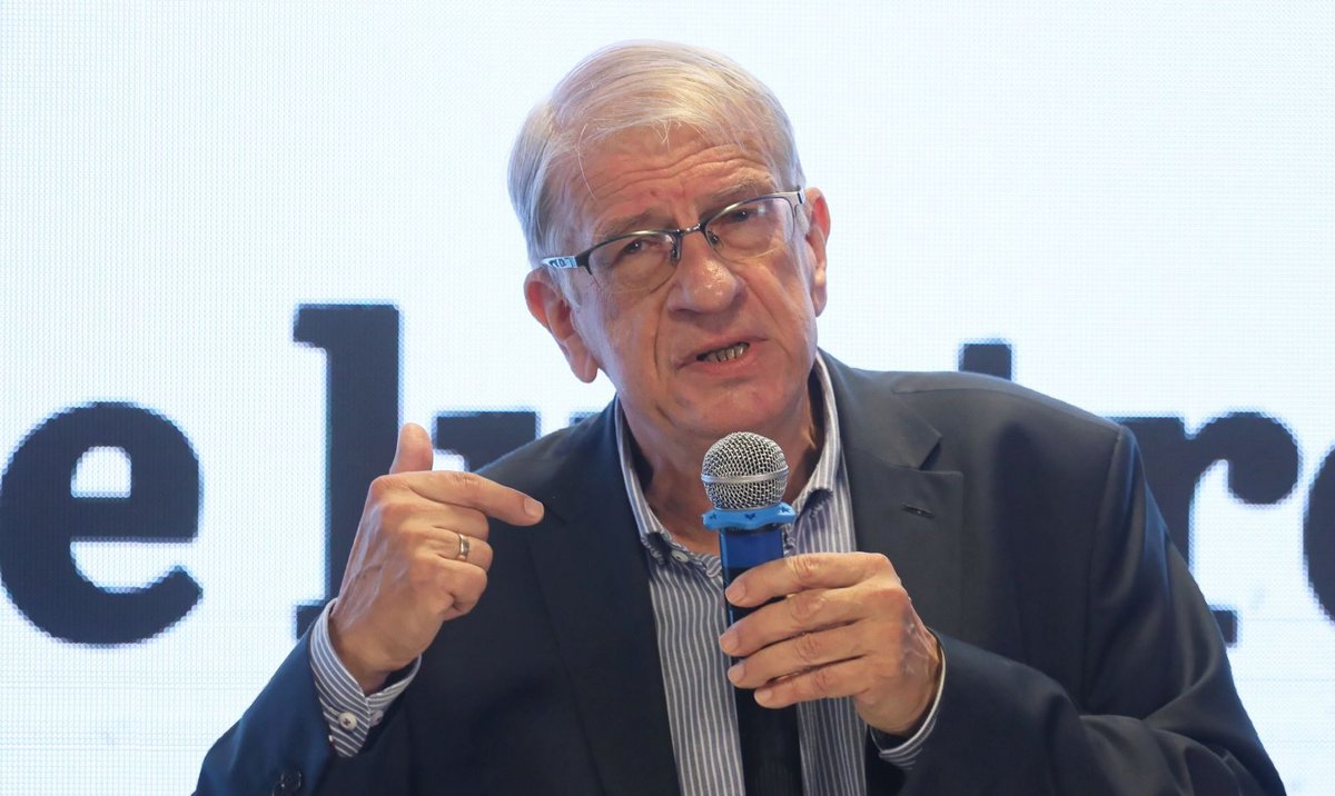 Prof. Roszkowski: Będzie drugi tom podręcznika do HiT. W pierwszym nie ...