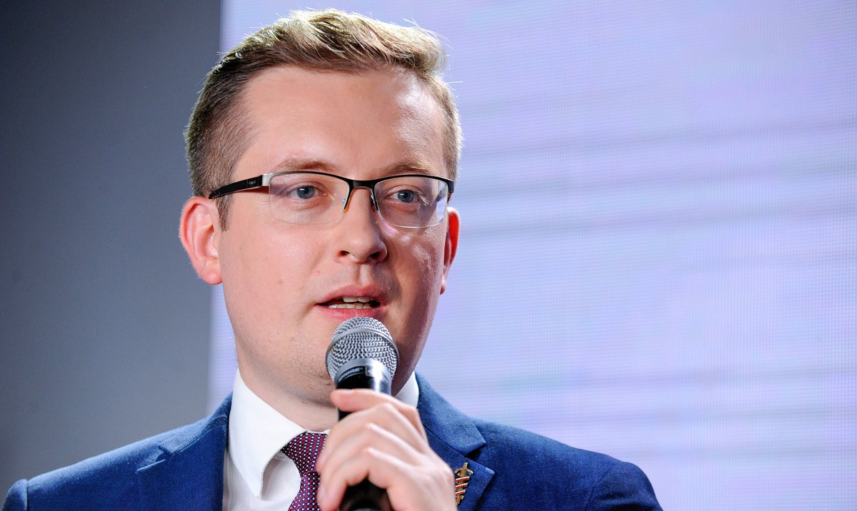 Poseł Robert Winnicki rezygnuje z funkcji prezesa Ruchu Narodowego i ...