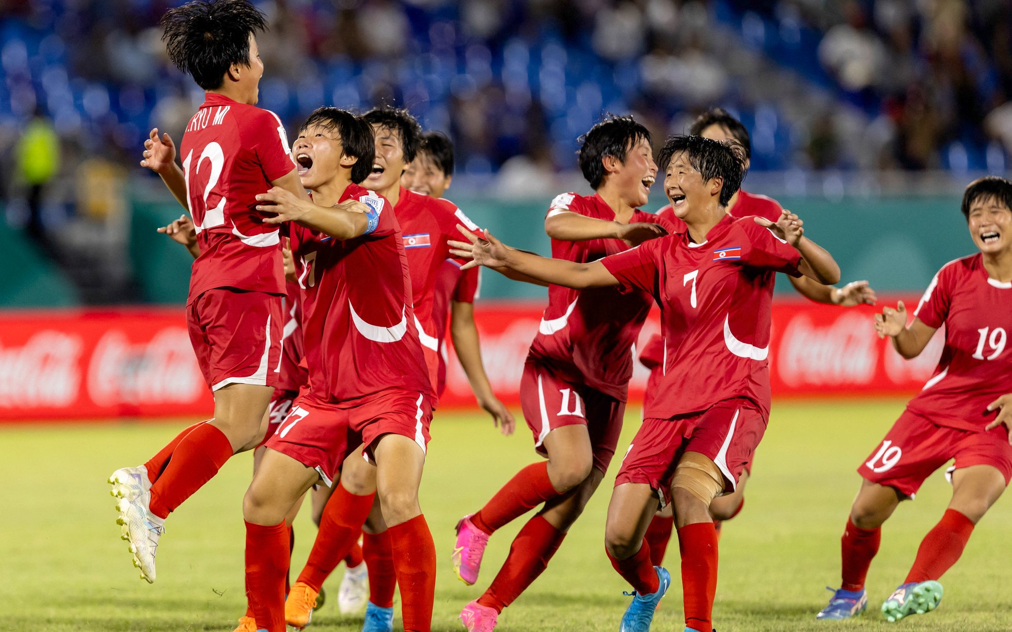 Koreanki z Północy znów mistrzyniami świata. Wódz patrzy z dumą na ...