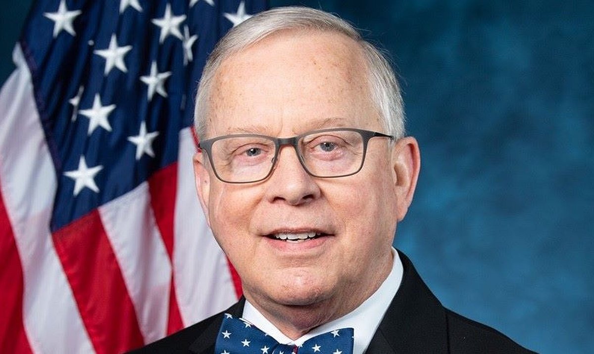 Republikanin Ron Wright pierwszą ofiarą Covid-19 w Kongresie USA - rp.pl