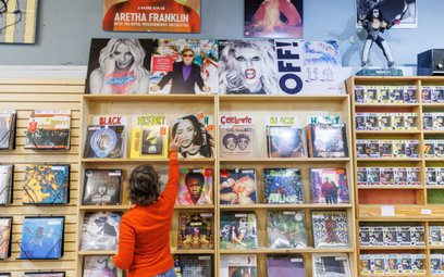 Winyle na fali. Sprzedaż winylowych płyt przebiła sprzedaż CD - rp.pl