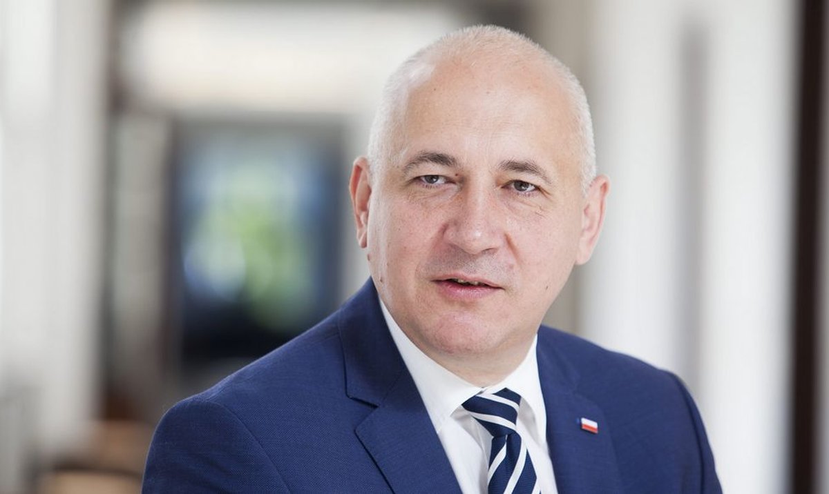 Brudziński przeprasza za przerwanie meczu trampkarzy - rp.pl