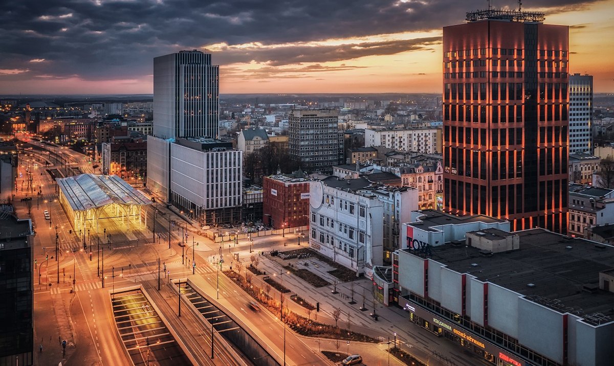 Łódź: Warimpex kupił biurowiec Red Tower - rp.pl