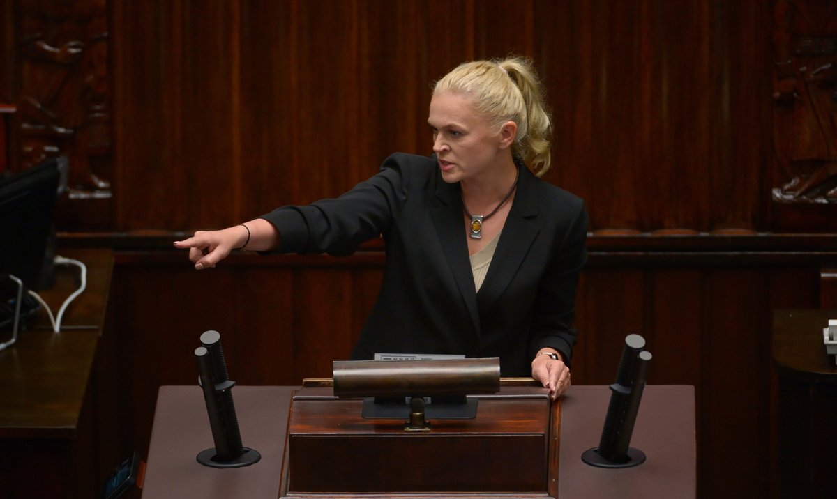 Barbara Nowacka do Jarosława Kaczyńskiego: Jak pan może patrzeć w ...