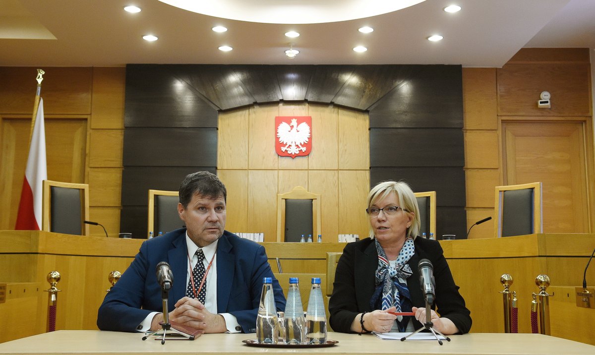 Afera e-mailowa: wiceprezes Trybunału Konstytucyjnego miał pisać do ...
