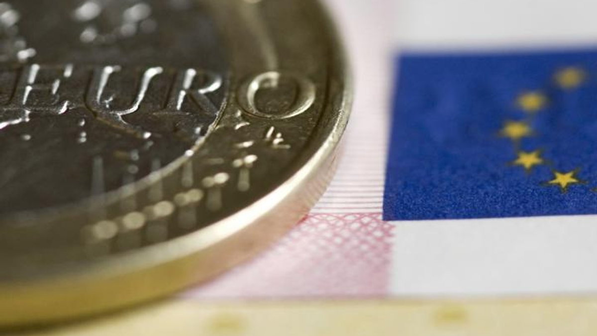 Mniej niż połowa Polaków chce euro - rp.pl