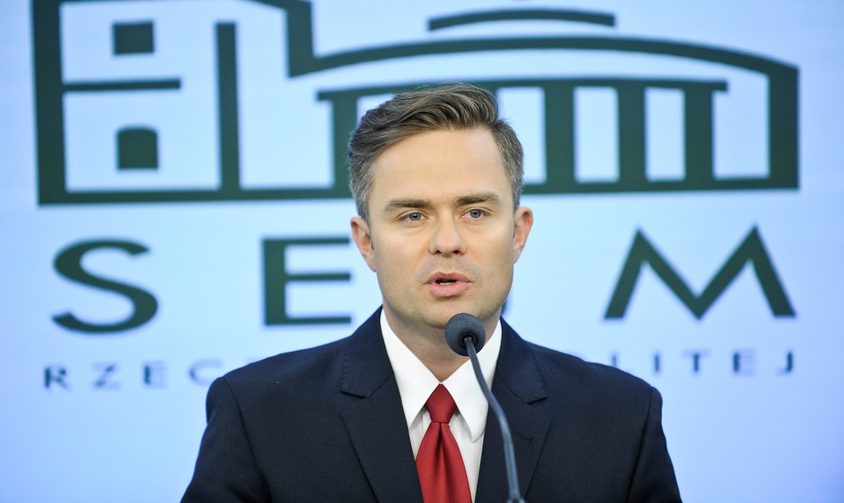 Adam Hofman: Pozyskiwano informacje przez Pegasus. Tworzono różne ...