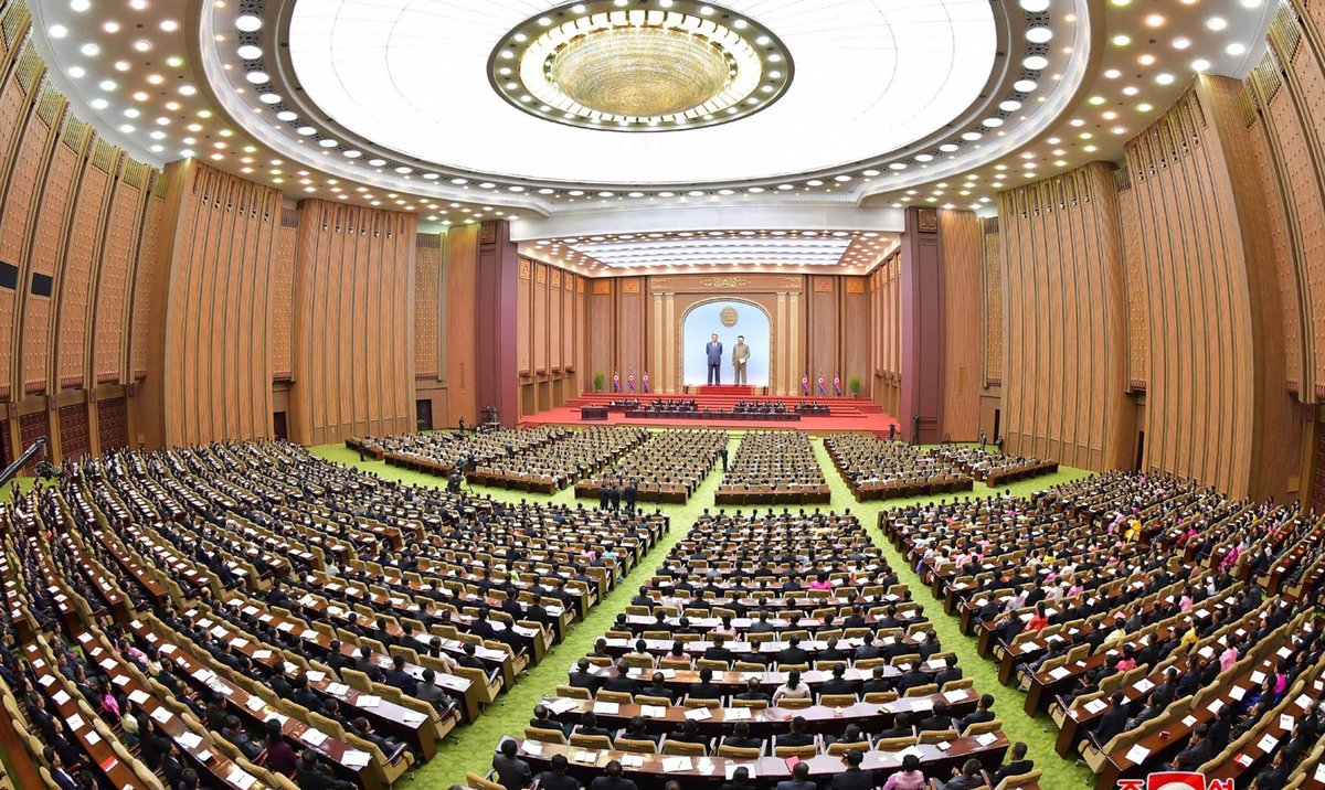 Parlament zebrał się, by zmienić Koreę Płn. w "baśniową, socjalistyczną ...