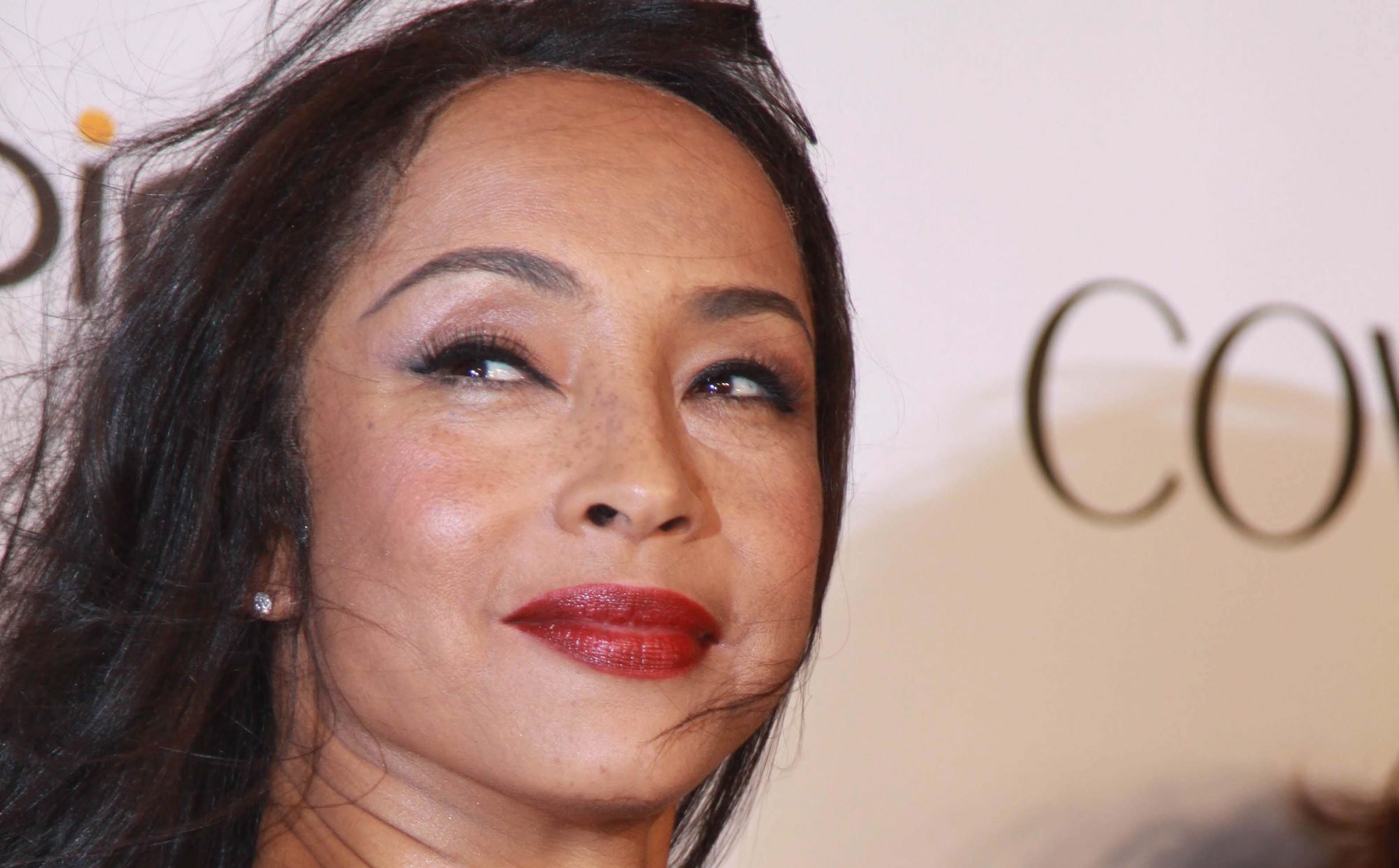 Transpłciowy syn Sade Izaak Theo idzie w ślady sławnej matki. Zrobi ...