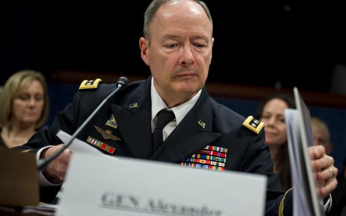 Były szef NSA Keith Alexander i jego podejrzane transakcje - rp.pl
