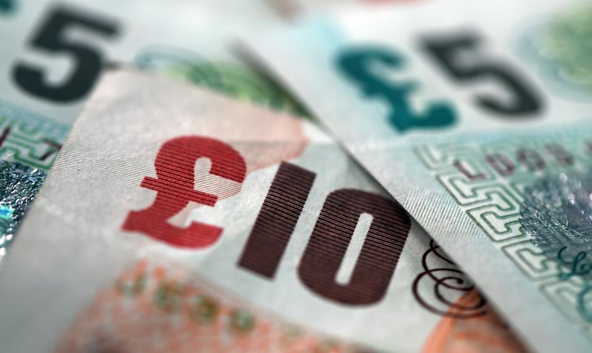 Plastik wyprze papier. Funt zmienia wygląd - rp.pl