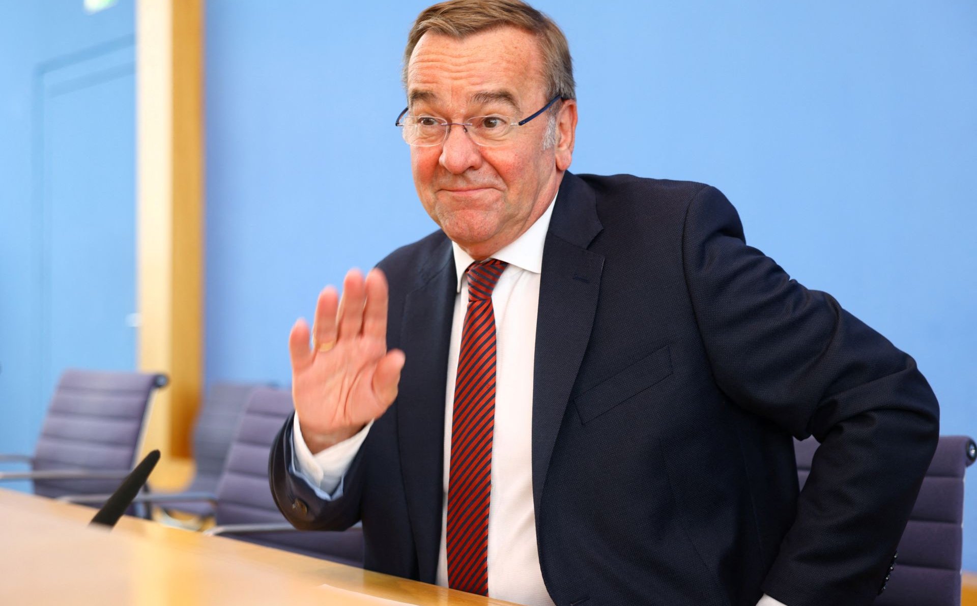 Minister obrony Niemiec sugeruje Francuzom, na kogo powinni głosować - rp.pl