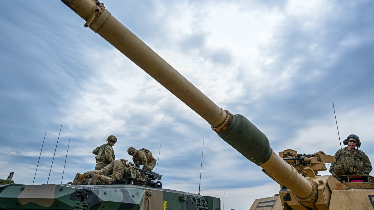 Marcin Piasecki: Warto się zbroić, ale na przyszłe wojny - rp.pl