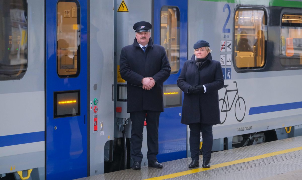 Miliony na nowe koszule dla konduktorów PKP Intercity - rp.pl