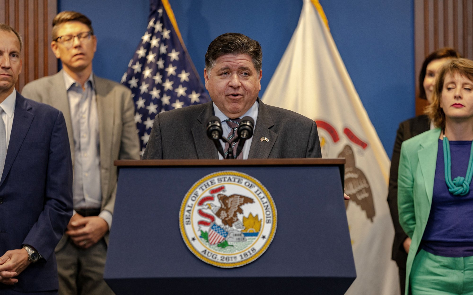 Gubernator Illinois J.B. Pritzker wzywa do oporu przeciw prezydentowi ...