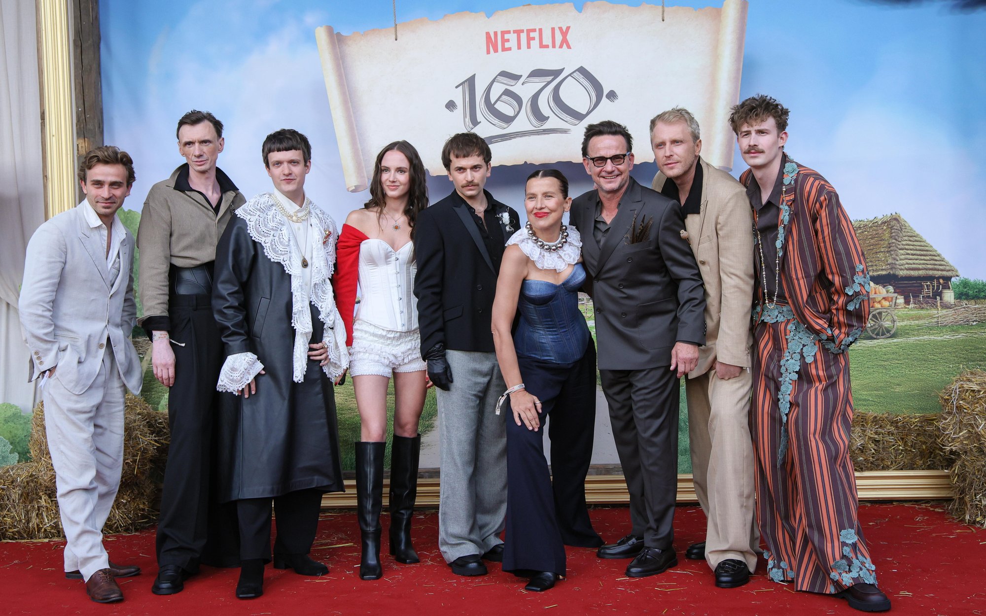 Kto ogląda „1670”: masy czy miasteczko Wilanów i korpoludki? Co Netflix ...