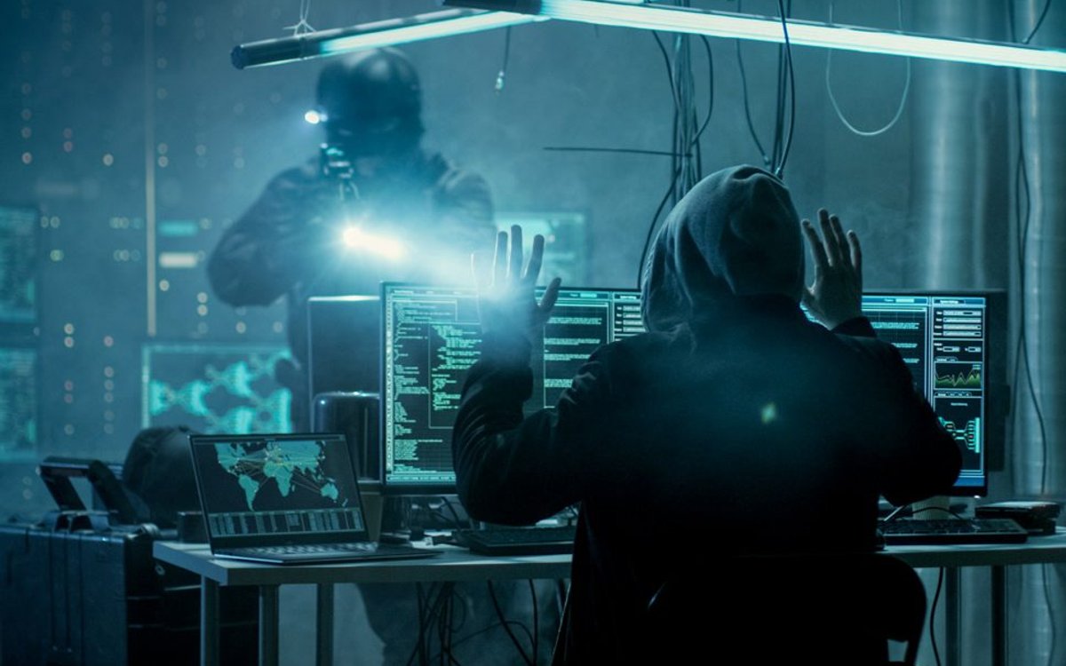 Mimo wysokich zarobków i prestiżu nowej cyberpolicji brakuje ludzi i ...