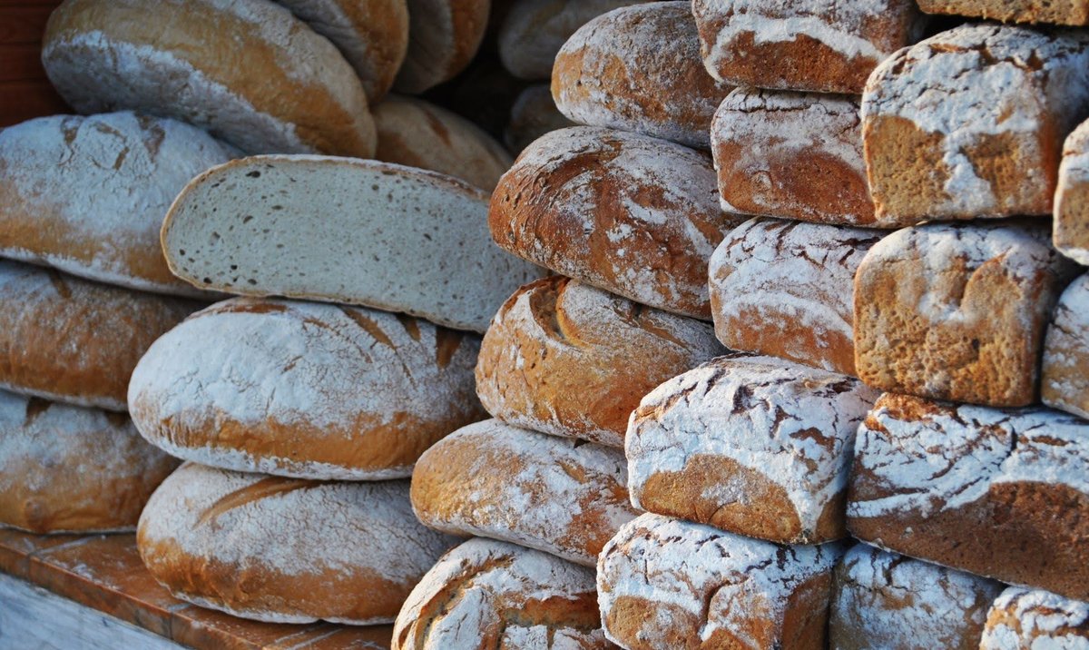 Polacy oszczędzają na chlebie, piekarnie w dołku - rp.pl