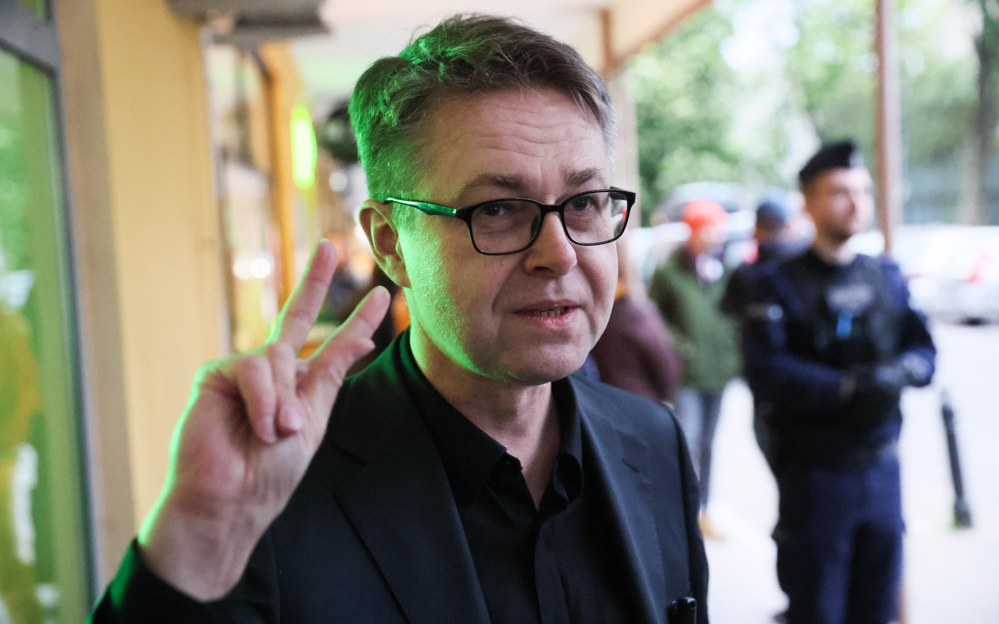 Kandydat w wyborach 2025 Maciej Maciak. Co postuluje oprócz współpracy ...