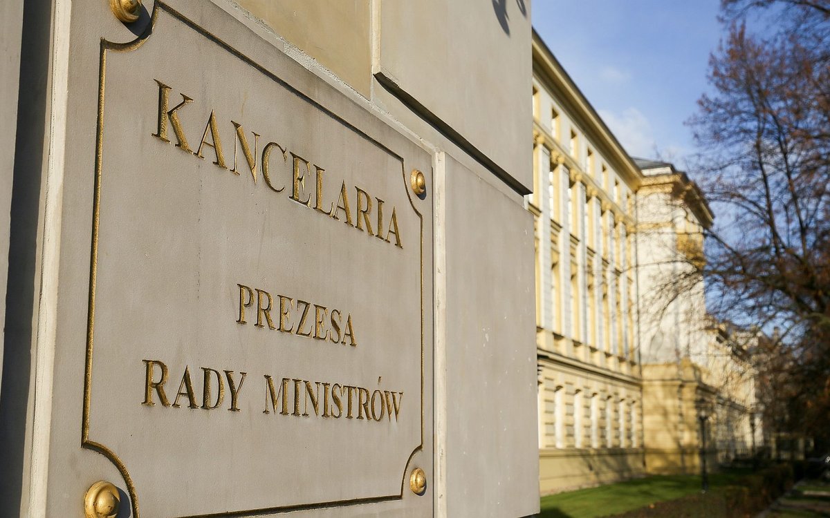 Kancelaria Premiera kontroluje etykę urzędników - rp.pl