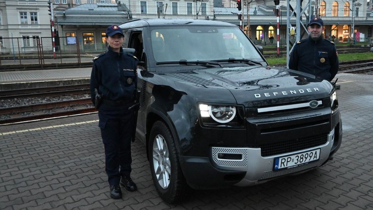Straż Ochrony Kolei kupiła samochody za ponad milion. To luksusowe Land ...