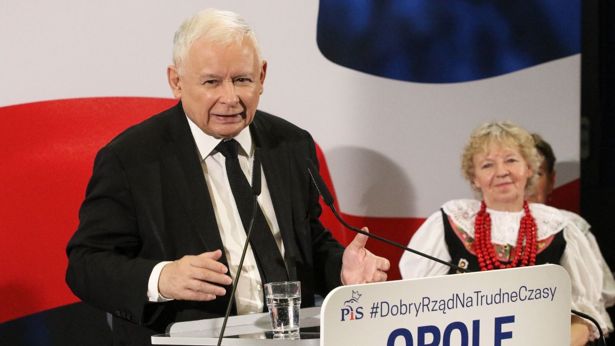 Kaczyński tłumaczył sens reparacji. Poskarżył się na wyrzucanie polskich europosłów z ...