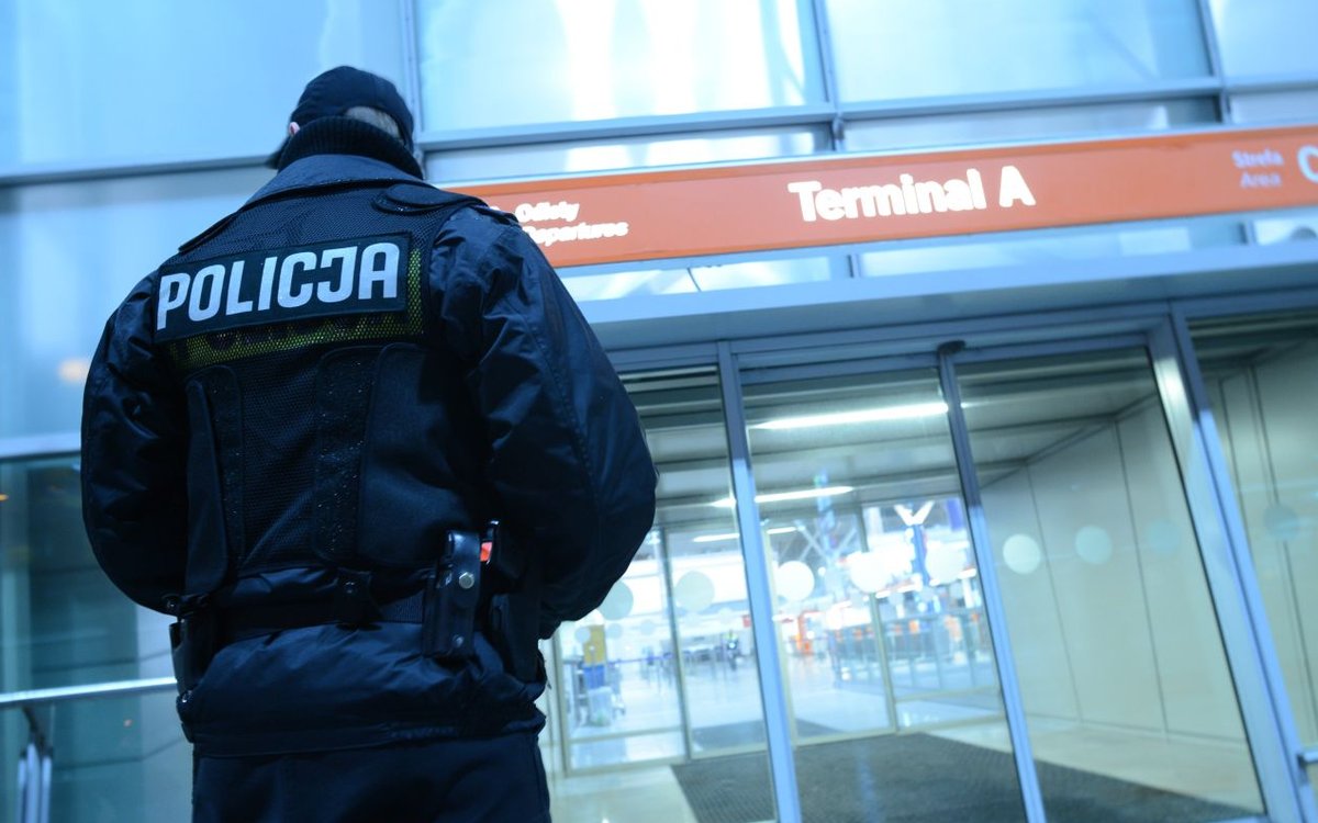 Alarm bombowy w samolocie z Chicago do Warszawy. Akcja na Okęciu - rp.pl