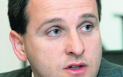 Julia Pitera sprawdza KNF - parkiet.com