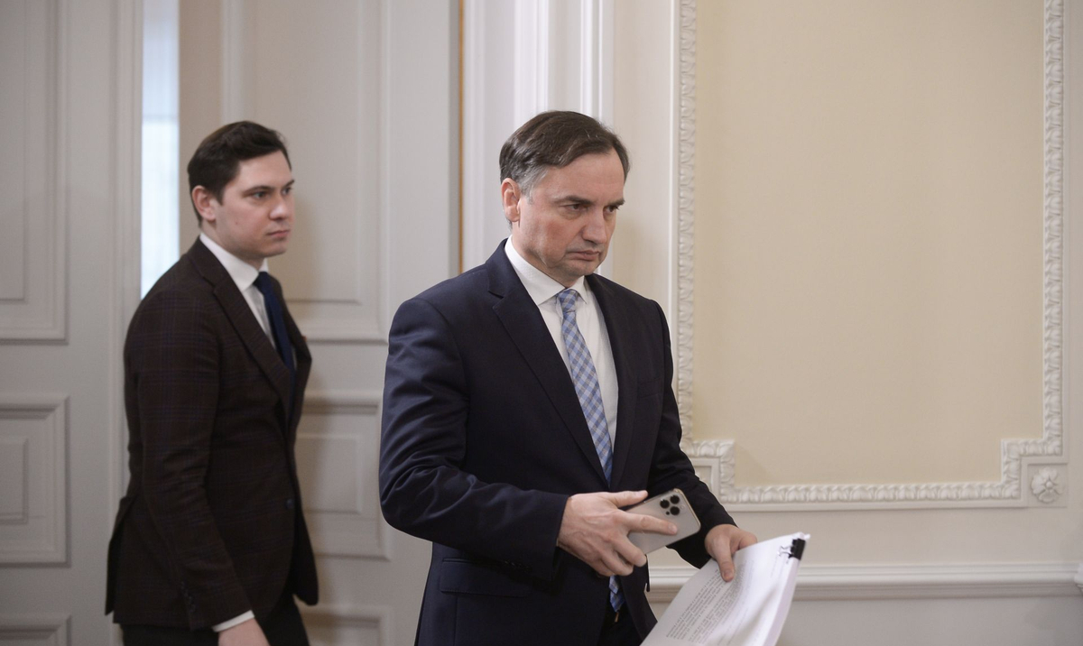 Poseł PiS: Napaść na mieszkanie Ziobry. Poseł KO: Nie ma świętych krów ... Poseł PiS: Napaść na mieszkanie Ziobry. Poseł KO: Nie ma świętych krów ...