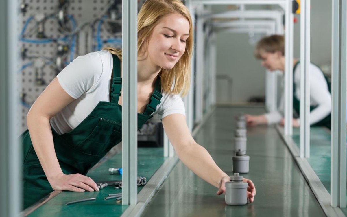 BHP: praca w pozycji stojącej - obowiązki pracodawcy - rp.pl