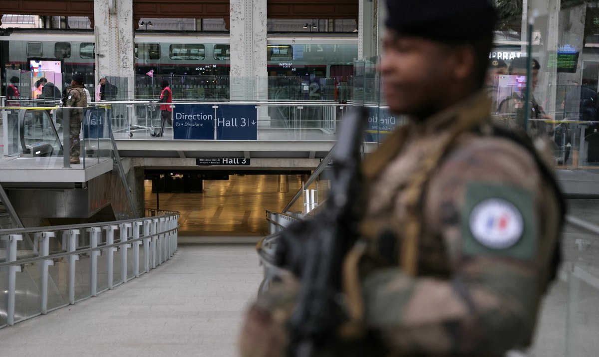 Atak nożownika na dworcu Gare de Lyon w Paryżu. Są ranni - rp.pl