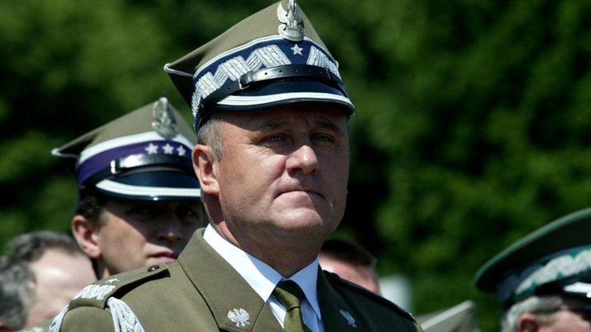 Gen. Pacek wygrał, ale szefem muzeum nie będzie - rp.pl