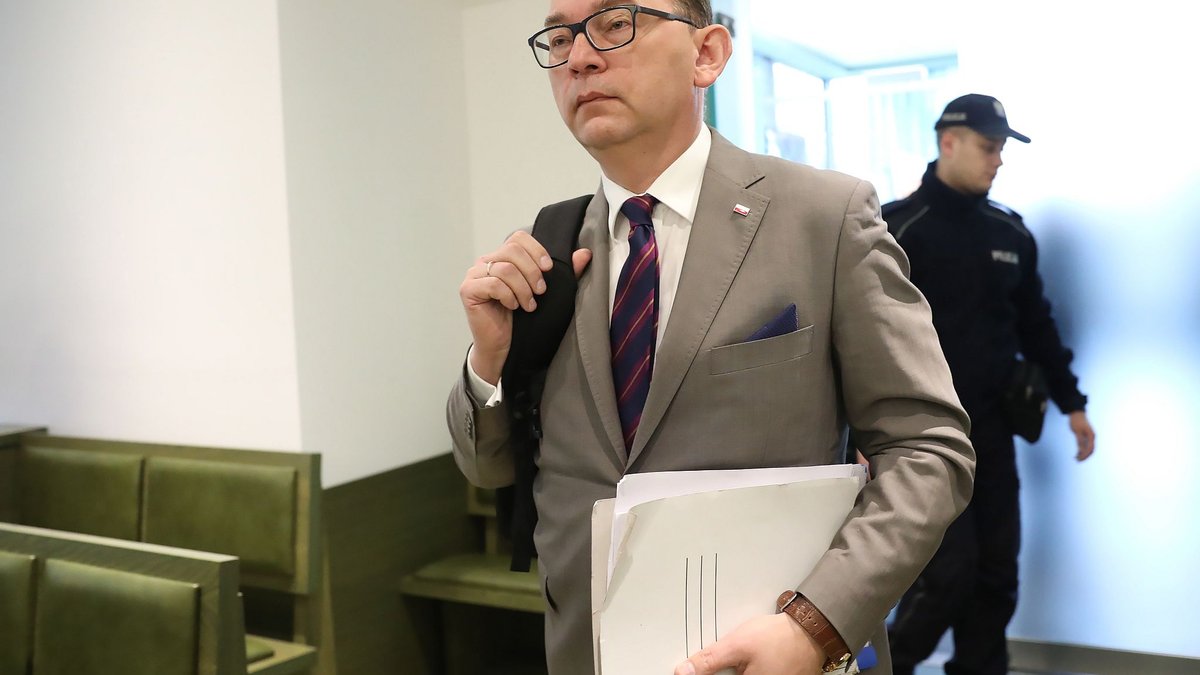 Radzik wygrał starcie z Bodnarem. Orzekał właśnie awansowany neo-sędzia ...