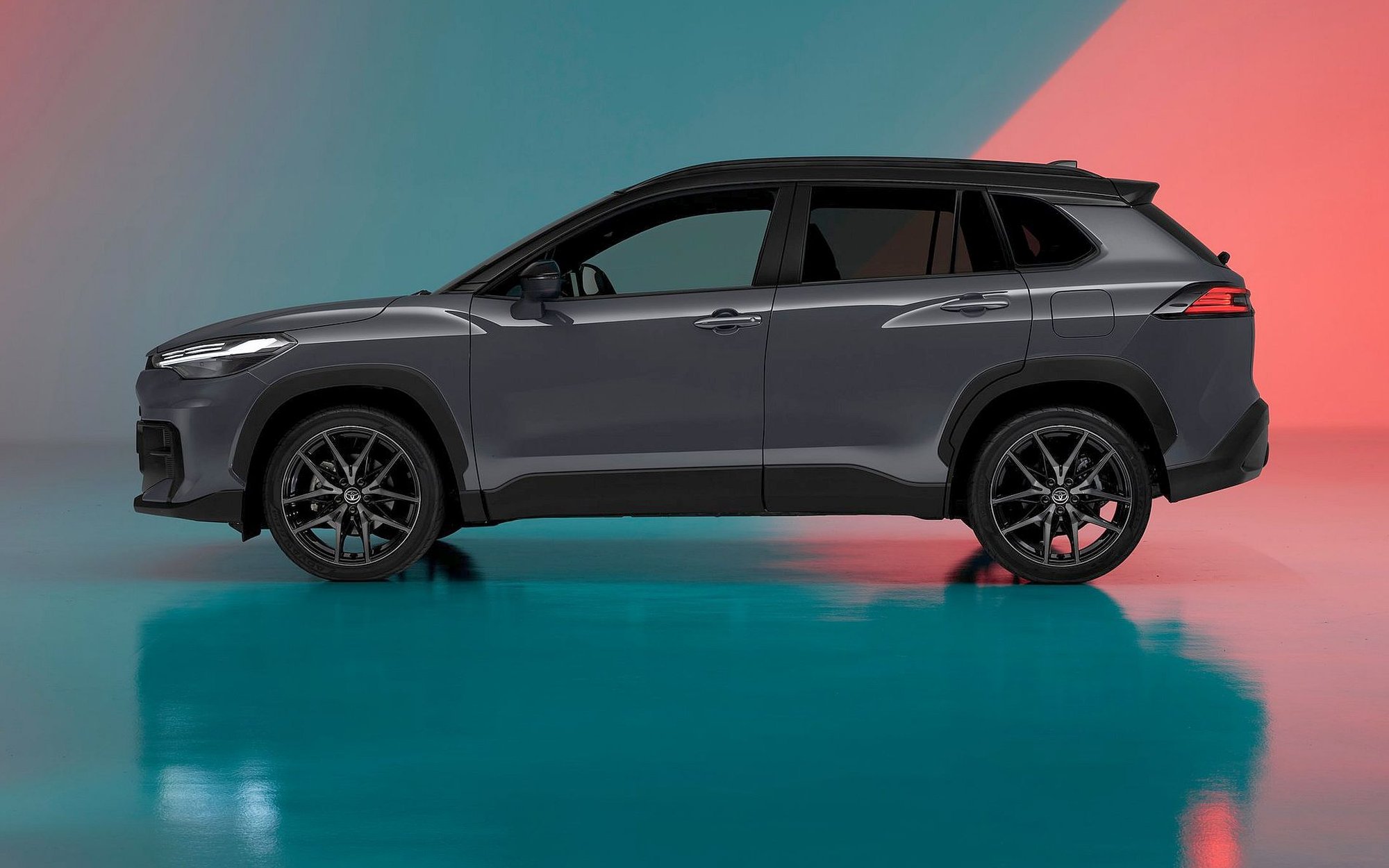 Japoński SUV klasy C po zmianach. Teraz jest cichszy i może wyglądać ...