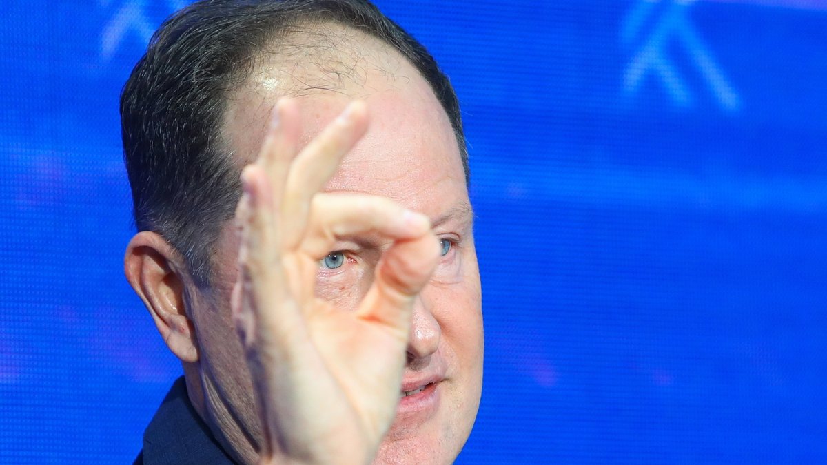 Ambasador USA „zaproszony” do MSZ. W tle dokument TVN24 o Janie Pawle ...