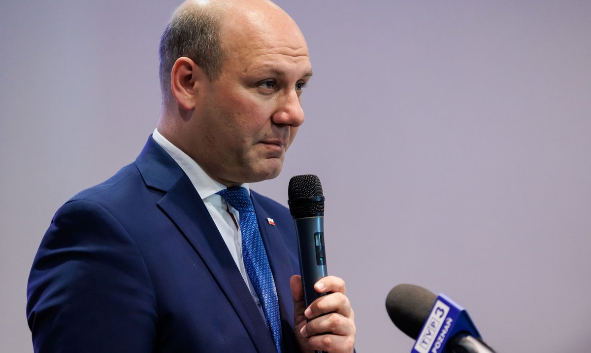 KE wszczyna postępowanie przeciw Polsce ws. lex Tusk. Jest reakcja ministra Szymona ...