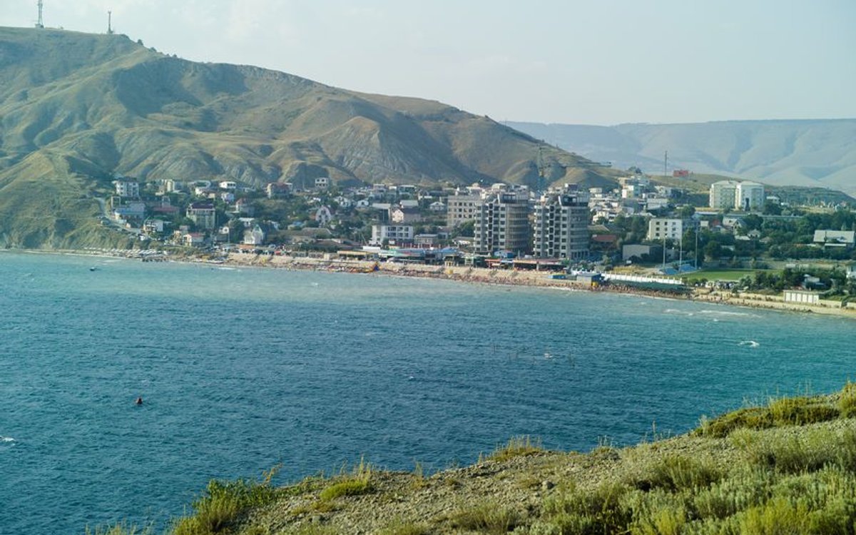 Rosja buduje płot oddzielający Krym od Ukrainy - rp.pl