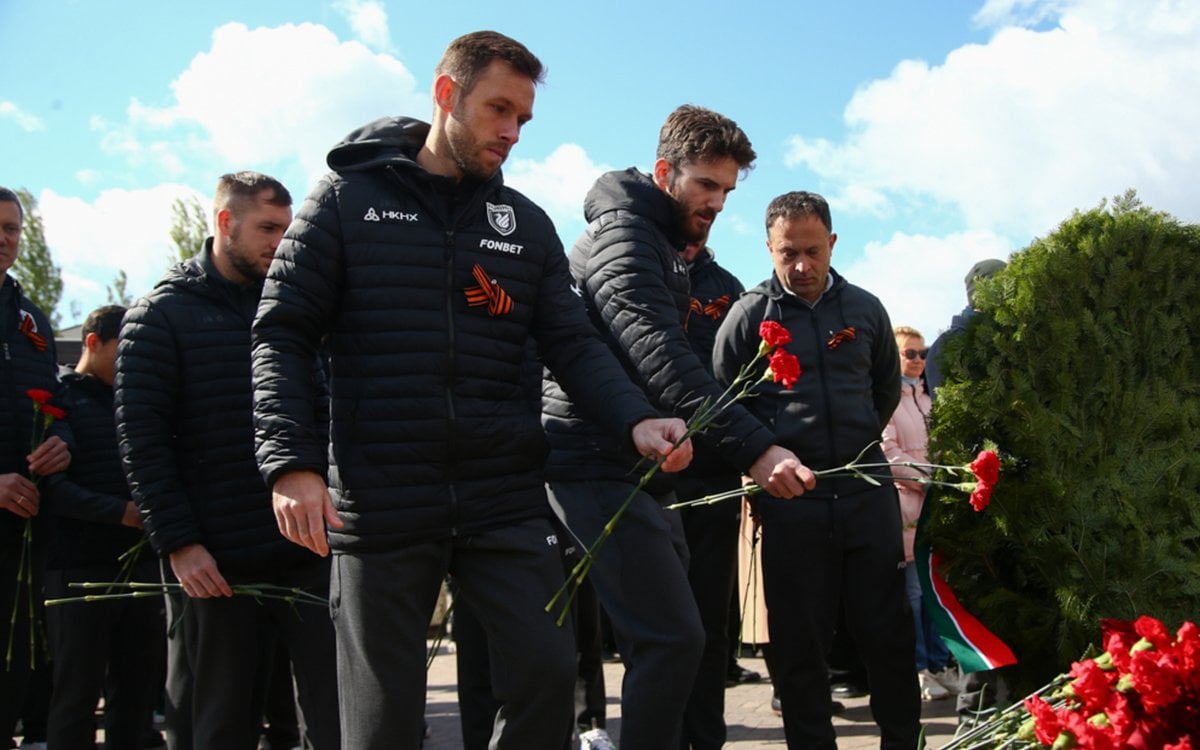 Maciej Rybus uczcił w Rosji Dzień Zwycięstwa. Pojawił się z symbolem ... Maciej Rybus uczcił w Rosji Dzień Zwycięstwa. Pojawił się z symbolem ...